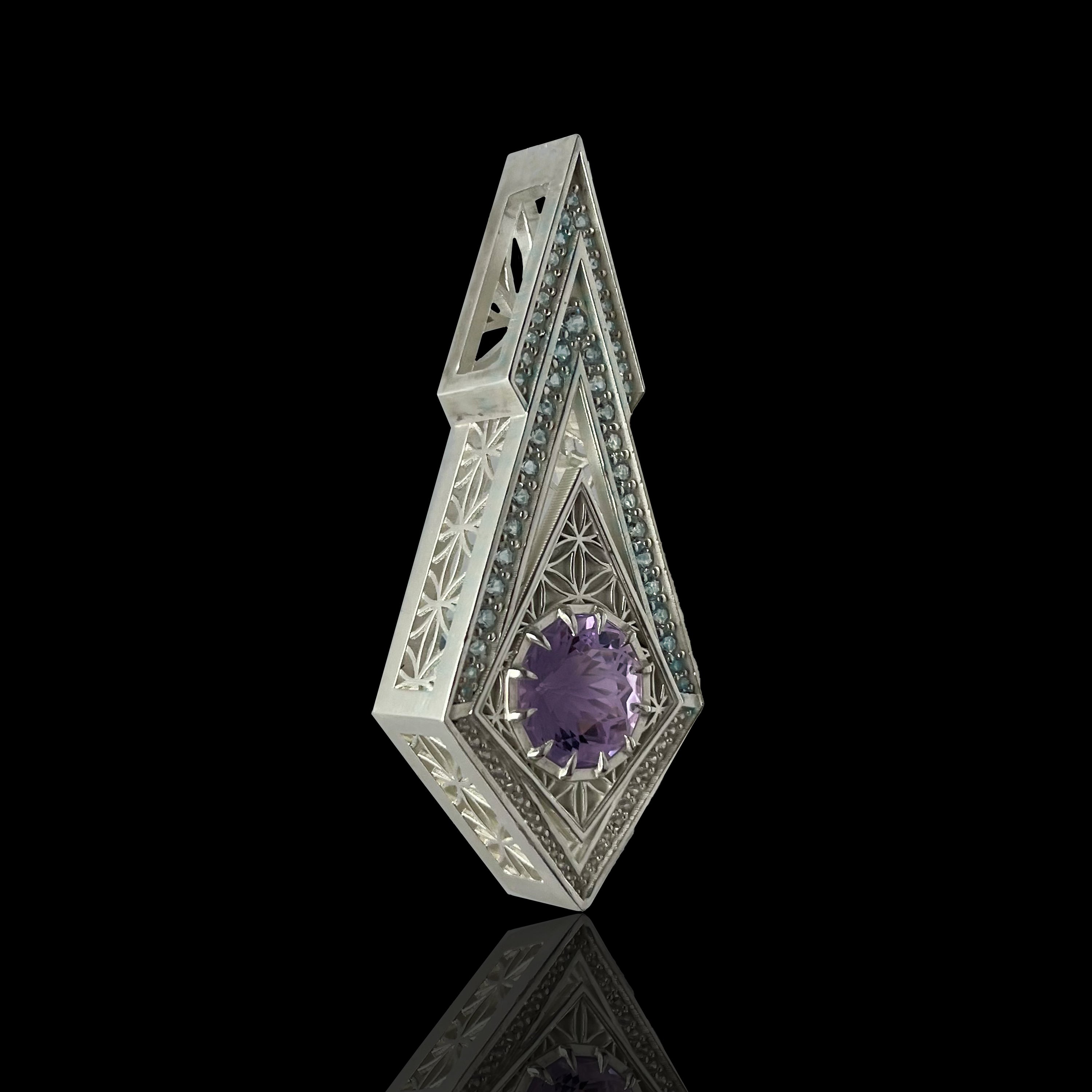 Purple Zenith – XLUSIV